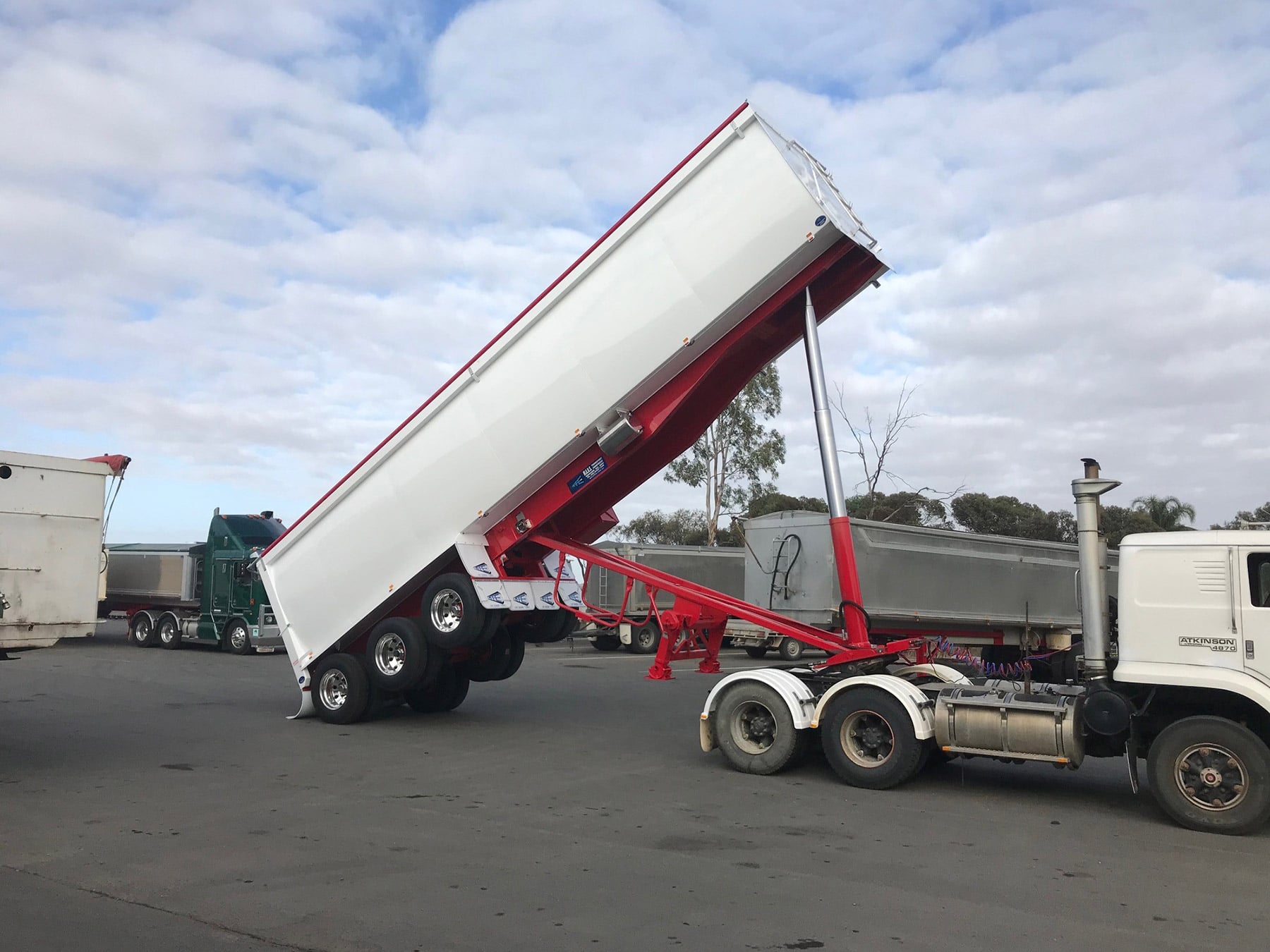 TIP OVER AXLE - MARS Transport Equipment