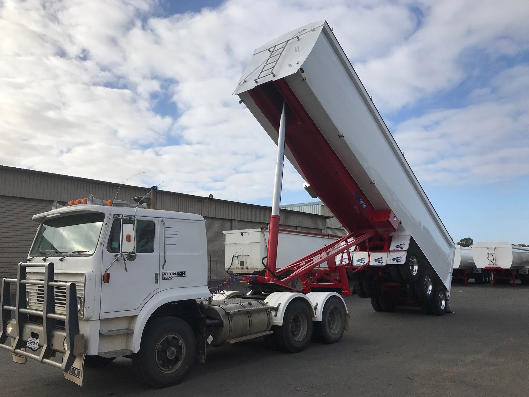 TIP OVER AXLE - MARS Transport Equipment